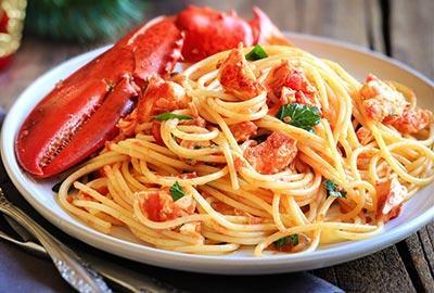 Selbstgemachte Pasta mit Hummer Rezept | LOBSTERKING